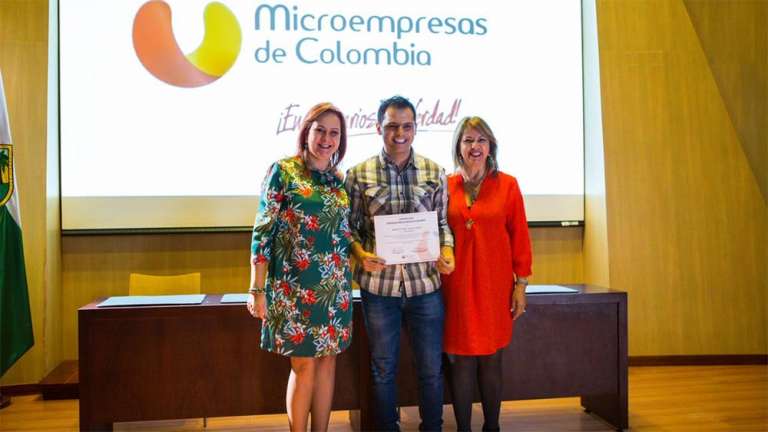 Becas para 244 estudiantes universitarios de Colombia - Becando Sueños